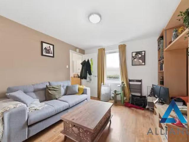 New 1 BA 1 bedroom flat for rent in East Smithfield, Wapping.