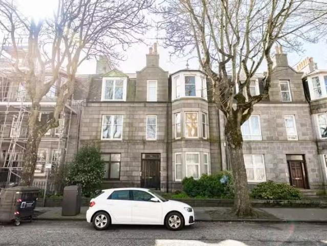 For Rent! 1 BA 1 bedroom flat for rent in Fonthill Road, Ferry.