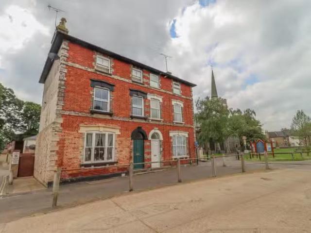 Cheap 1 BA 1 bedroom flat for rent in Flat 2 29 St. Marys Squa.