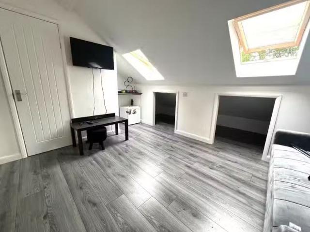 Deal! 1 BA 1 bedroom flat for rent in FLAT 3, Holbrook Lane.