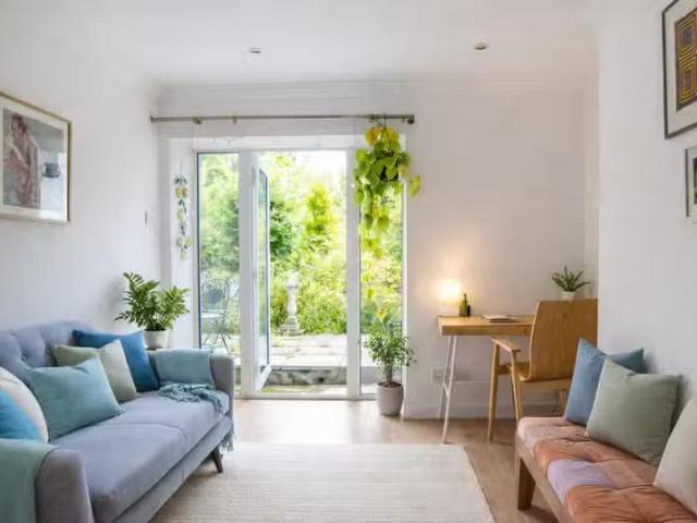 Nice 1 BA 1 bedroom flat for rent in Fremantle Square, Cotham.