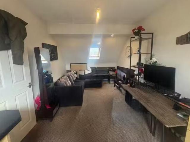 New 1 BA 1 bedroom flat for rent in Hawthorn Road, Kingstandin.