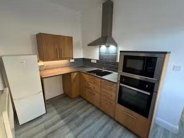 Cheap 1 BA 1 bedroom flat for rent in Oakfield Street Cardiff.