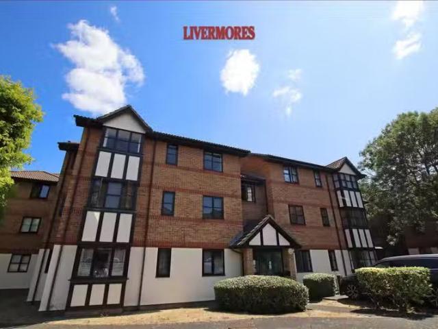 Deal! 1 BA 1 bedroom flat for rent in Osbourne Road, Dartford.