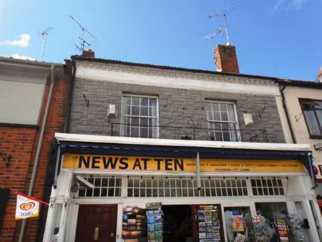 Deal! 1 BA 1 bedroom flat for rent in Magdalene Street, Glasto.