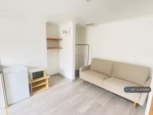 Deal! 1 BA 1 bedroom flat for rent in North Street, Brighton.