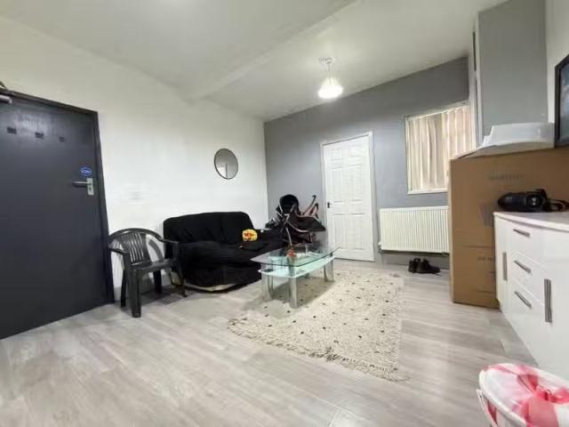 Just in! 1 BA 1 bedroom flat for rent in Sheil Road, Liverpool.