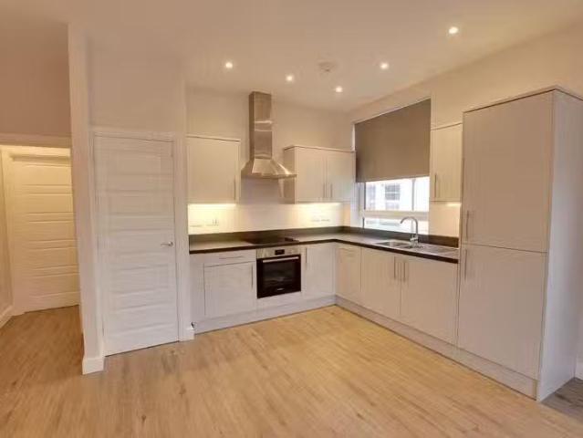 Rental! 1 BA 1 bedroom flat for rent in Silver Street, Trowbri.