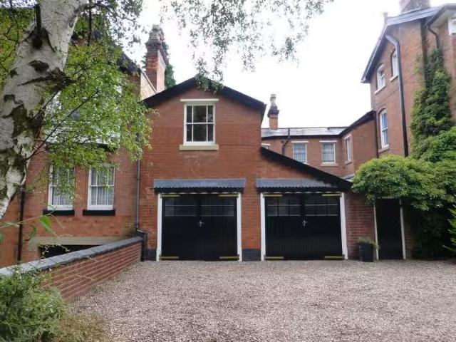 Just in! 1 BA 1 bedroom flat for rent in St. Bernards Road, So.