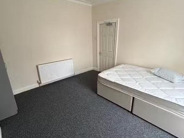 Unique 1 BA 1 bedroom flat for rent in Stapleton Road, Bristol.