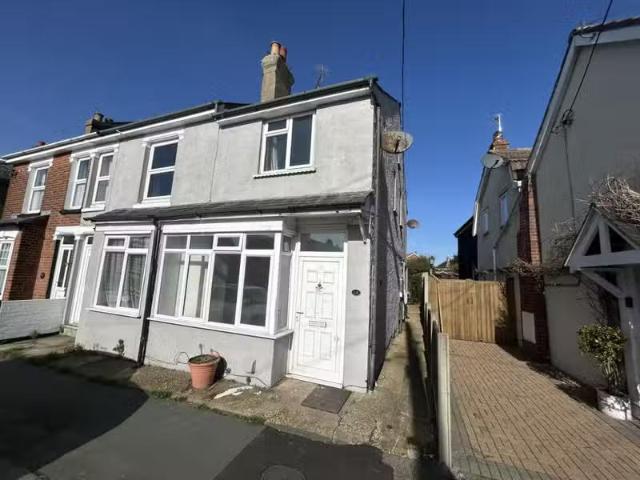 For Rent! 1 BA 1 bedroom flat for rent in Station Road, Bright.