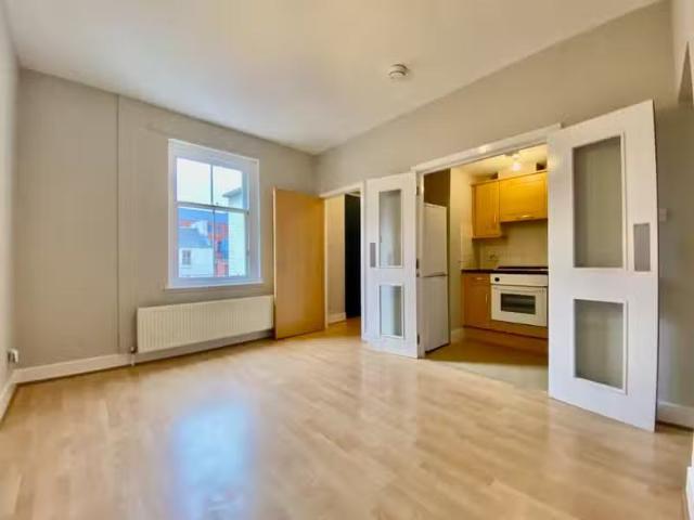 Cheap 1 BA 1 bedroom flat for rent in Patriothall, Stockbridge.
