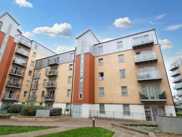 Unique 1 BA 1 bedroom flat for rent in Queen Mary Avenue, Lond.