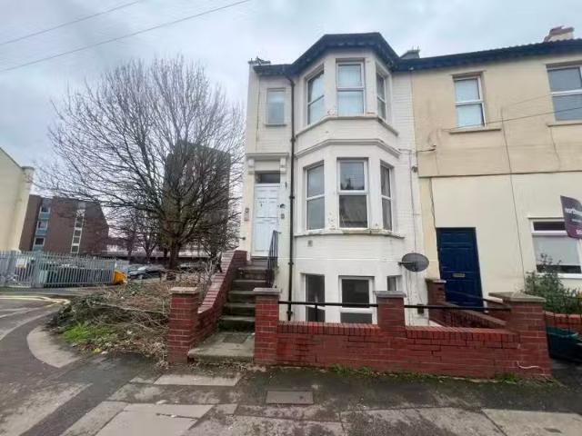 Cheap 1 BA 1 bedroom flat for rent in Warden Road, Bristol, BS3