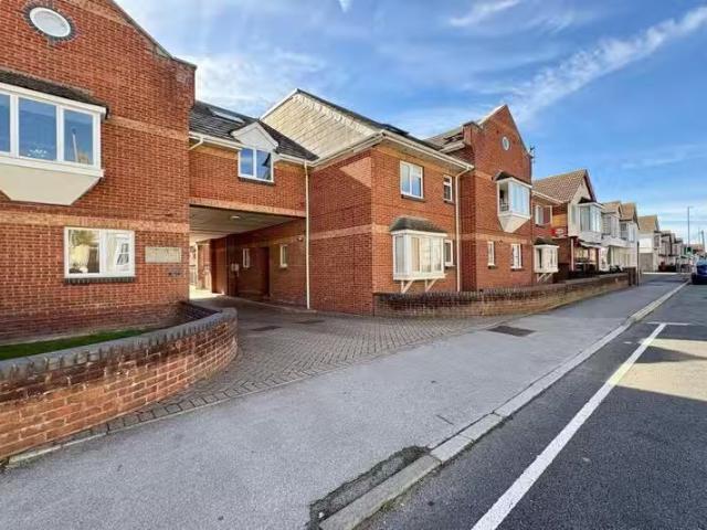Rental! 1 BA 1 bedroom flat for rent in Weymouth, DT4