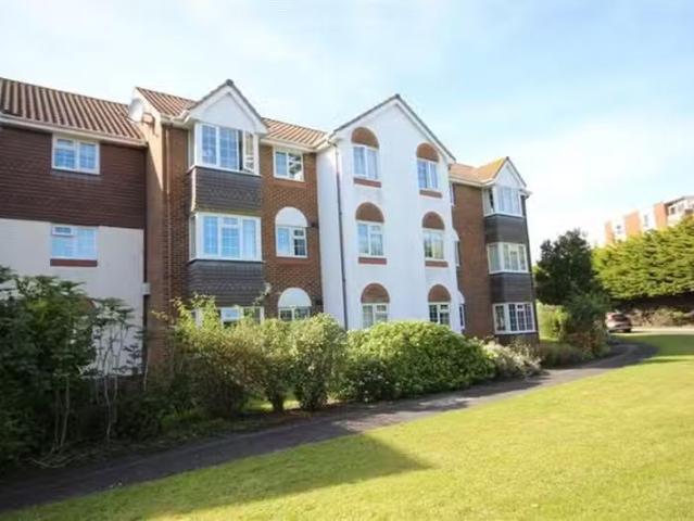 Deal! 1 BA 1 bedroom flat for rent in Wentworth Drive, Christc.