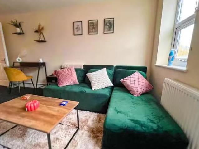 For Rent! 1 BA 1 bedroom flat for rent in West Street, St. Phi.