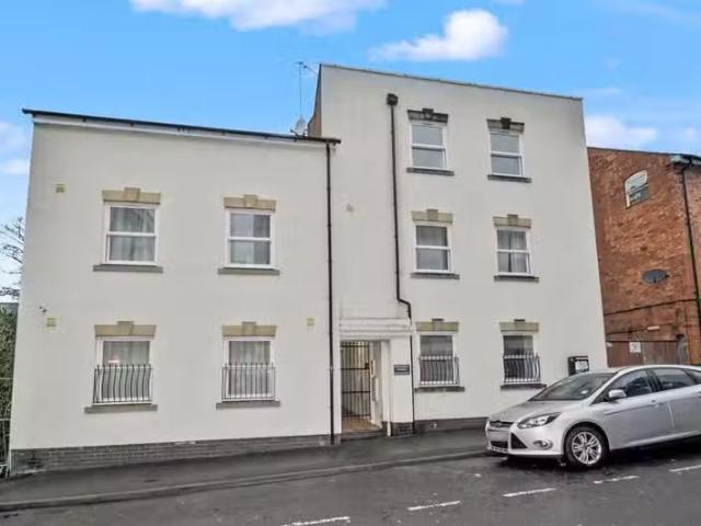 Nice 1 BA 1 bedroom flat for rent in Windsor Street, Leamingto.