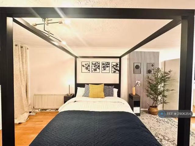 For Rent! 1 BA 1 bedroom flat share for rent in Ashbourne Road.