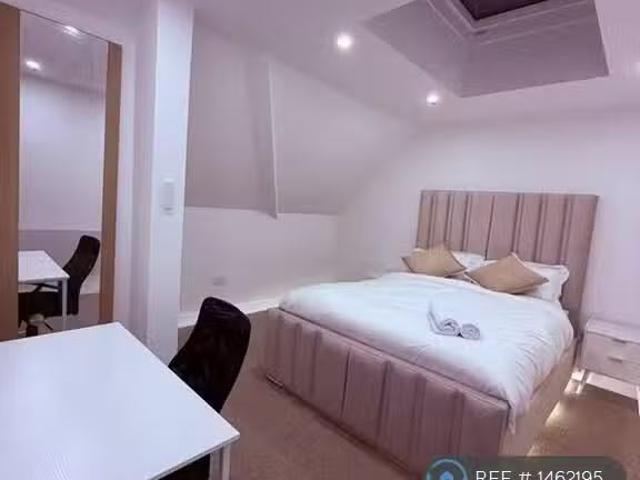 Unique 1 BA 1 bedroom flat share for rent in Biggin Street, Do.