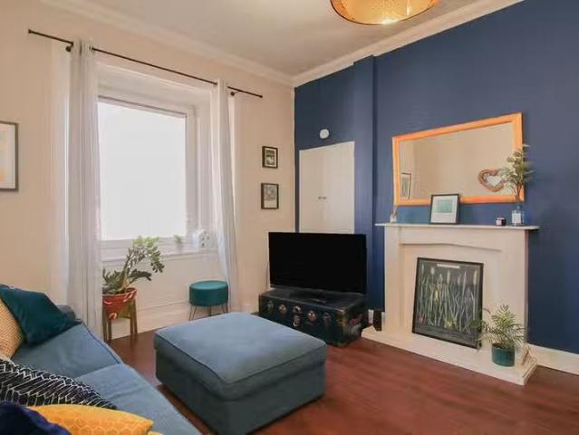 Deal! 1 BA 1 bedroom Flat to rent, Westfield Road, Edinburgh.