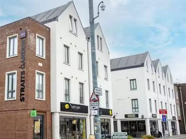 Deal! 1 BA 1 bedroom Flat to rent, High Street, Egham, TW20 £.