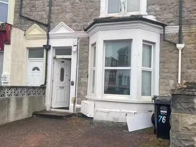 Deal! 1 BA 1 bedroom ground floor flat for rent in Jubilee Roa.