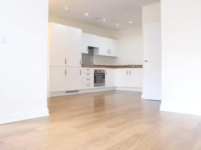Cheap 1 BA 1 bedroom ground floor flat for rent in Ladysmith R.