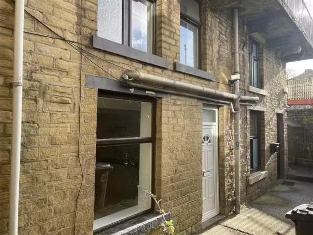Cozy 1 BA 1 bedroom house for rent in Gooder Lane, Brighouse.