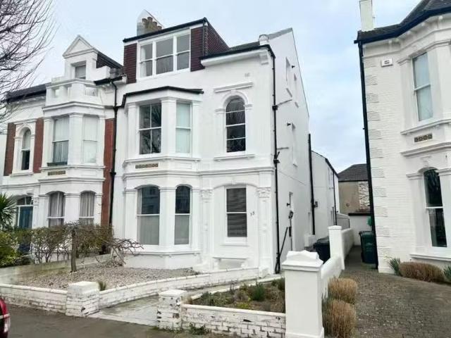 Deal! 1 BA 1 bedroom house for rent in Westbourne Villas, Hove.