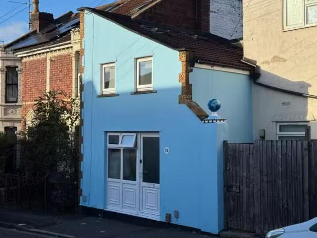 Just in! 1 BA 1 bedroom house for rent in York Road, Easton, B.