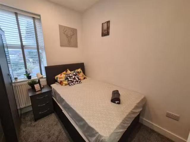 For Rent! 1 BA 1 bedroom house share for rent in Bearwood Road.