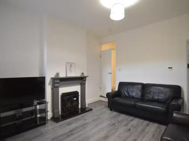 Rental! 1 BA 1 bedroom house share for rent in Camp Hill Road.
