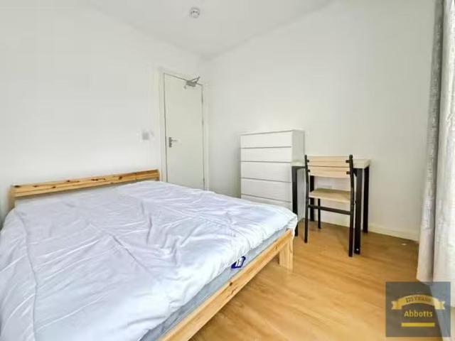 Deal! 1 BA 1 bedroom house share for rent in High Street, Colc.