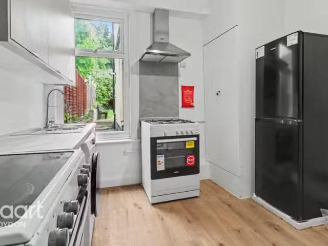Cheap 1 BA 1 bedroom house share for rent in Lenham Road, THOR.