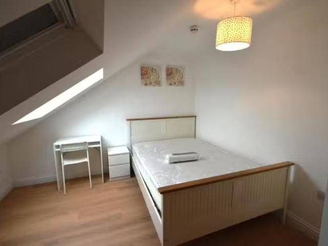 Unique 1 BA 1 bedroom house share for rent in Watling Street.