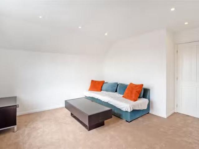 Just in! 1 BA 1 bedroom property to let in Amyand Park Road, T.