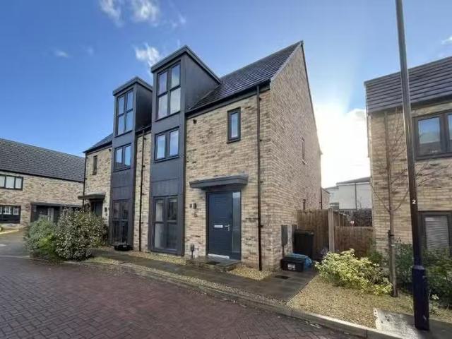 Just in! 1 BA 1 bedroom semi detached house for rent in Old Pu.