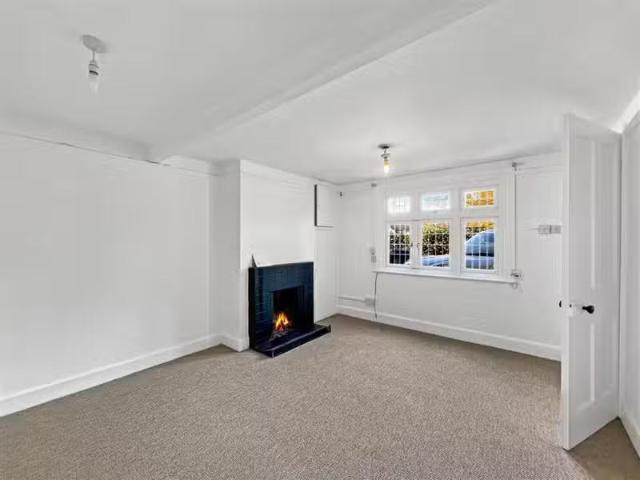 Just in! 1 BA 1 bedroom terraced house for rent in Cambridge R.
