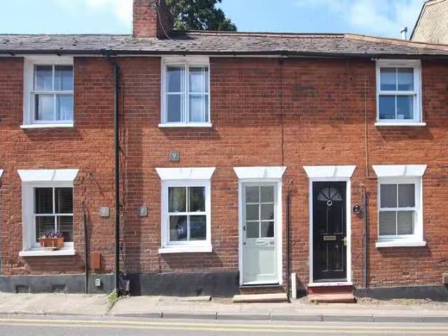 Cheap 1 BA 1 bedroom terraced house for rent in Debden Road, S.