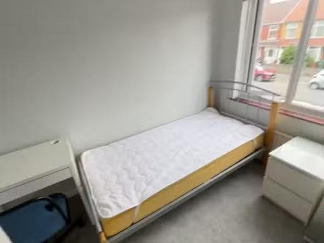 Just in! 1 BA 1 bedroom terraced house for rent in Filton Aven.