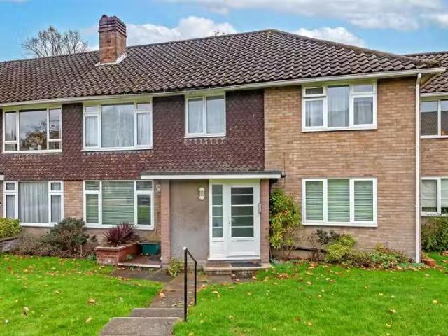 Deal! 1 BA 2 bedroom maisonette for rent in 39 Charmouth Court.