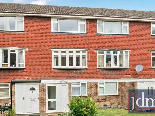 Cozy 1 BA 2 bedroom maisonette for rent in Clareville Road, Or.