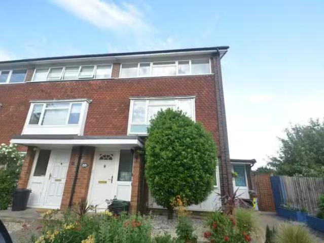 Deal! 1 BA 2 bedroom maisonette for rent in Beckett Walk, Beck.