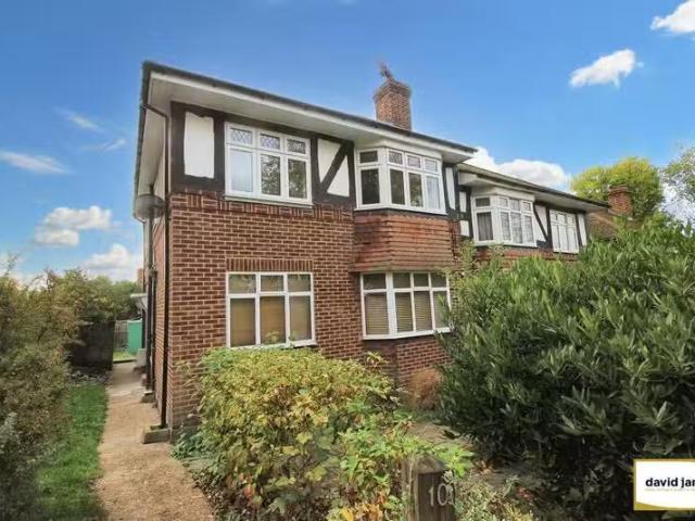 Unique 1 BA 2 bedroom maisonette for rent in Glassmill Lane, B.
