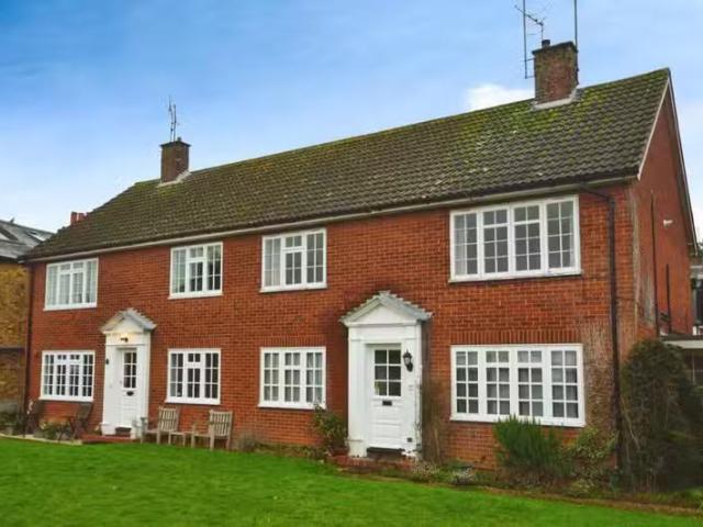 New 1 BA 2 bedroom maisonette for rent in Welclose Street, St.
