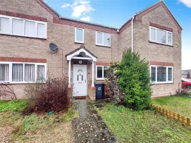 Deal! 1 BA 2 bedroom Mid Terrace House to rent, Sixfield Close.