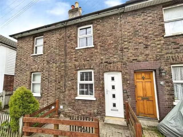 For Rent! 1 BA 2 bedroom Mid Terrace House to rent, Quarry Roa.
