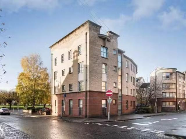 Cheap 1 BA 2 bedroom apartment for rent in 24 Turnbull Street.