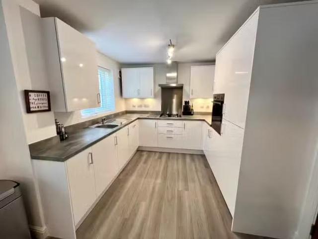 New 1 BA 2 bedroom apartment for rent in The Hollies, Second A.